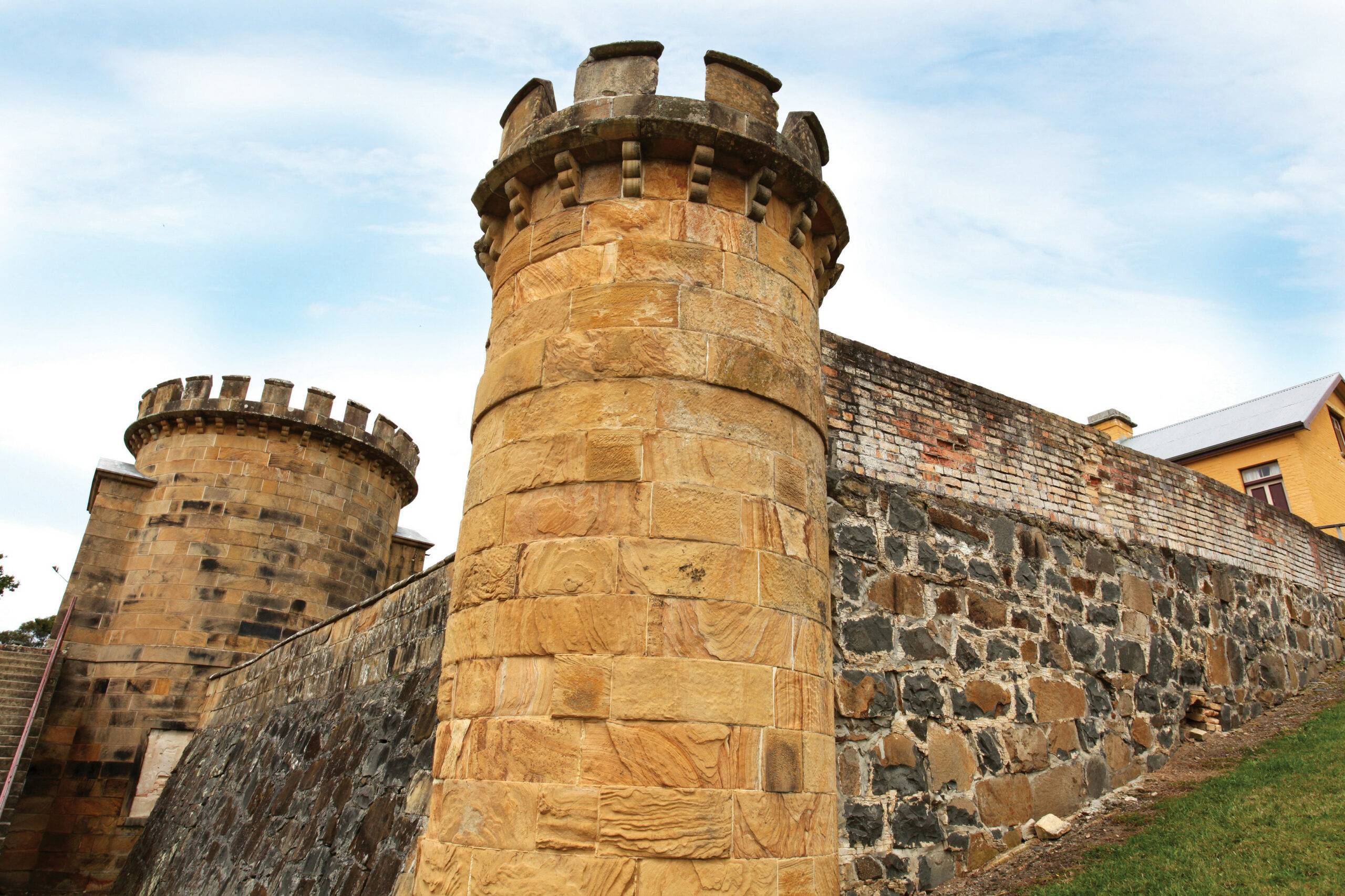 Explorer 6 Tour - Under Down Under Tours